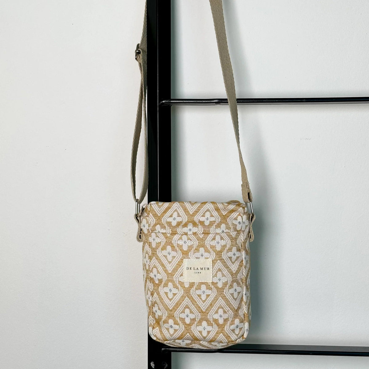 Axo Mobile Phone Pocket Bag – Pino & Jacaranda